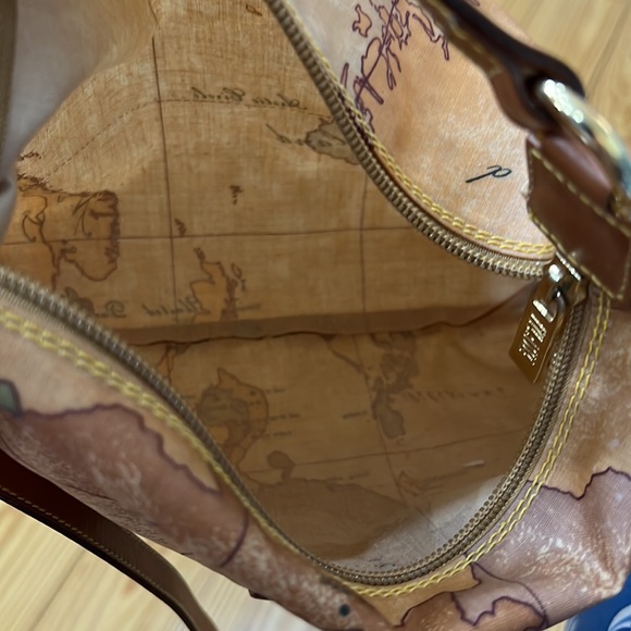 1 Classe | Bags | Classe Geo Classic Mini Crossbody Bag | Poshmark